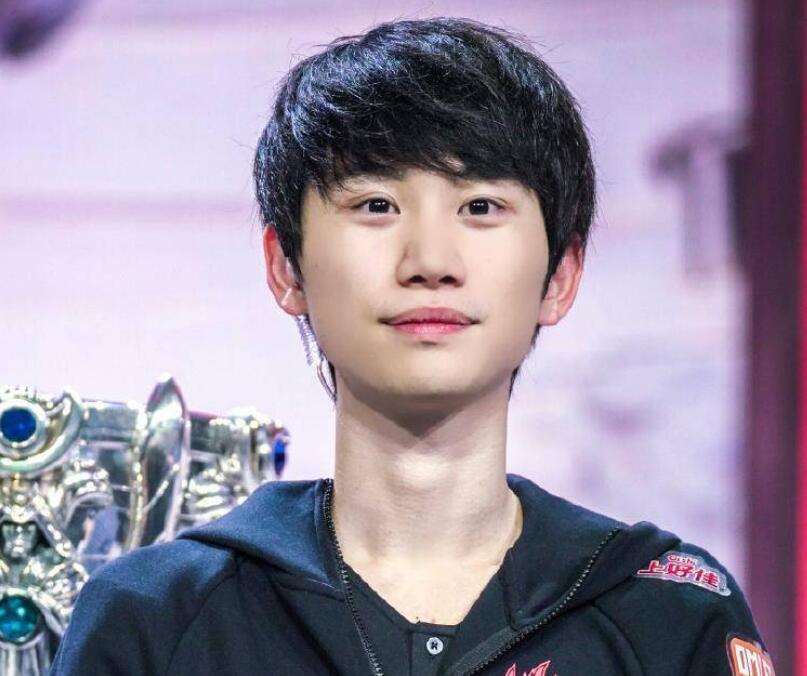 LPL player live broadcast time announced, doinb won the first place in January with 370 hours, a ...