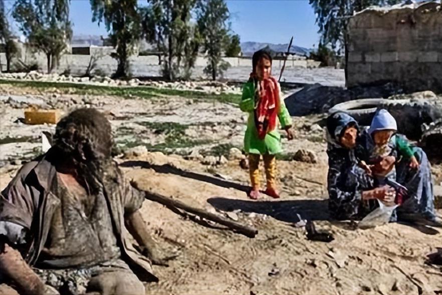 Iranian man breaks world record without bathing in 67 years, using ...