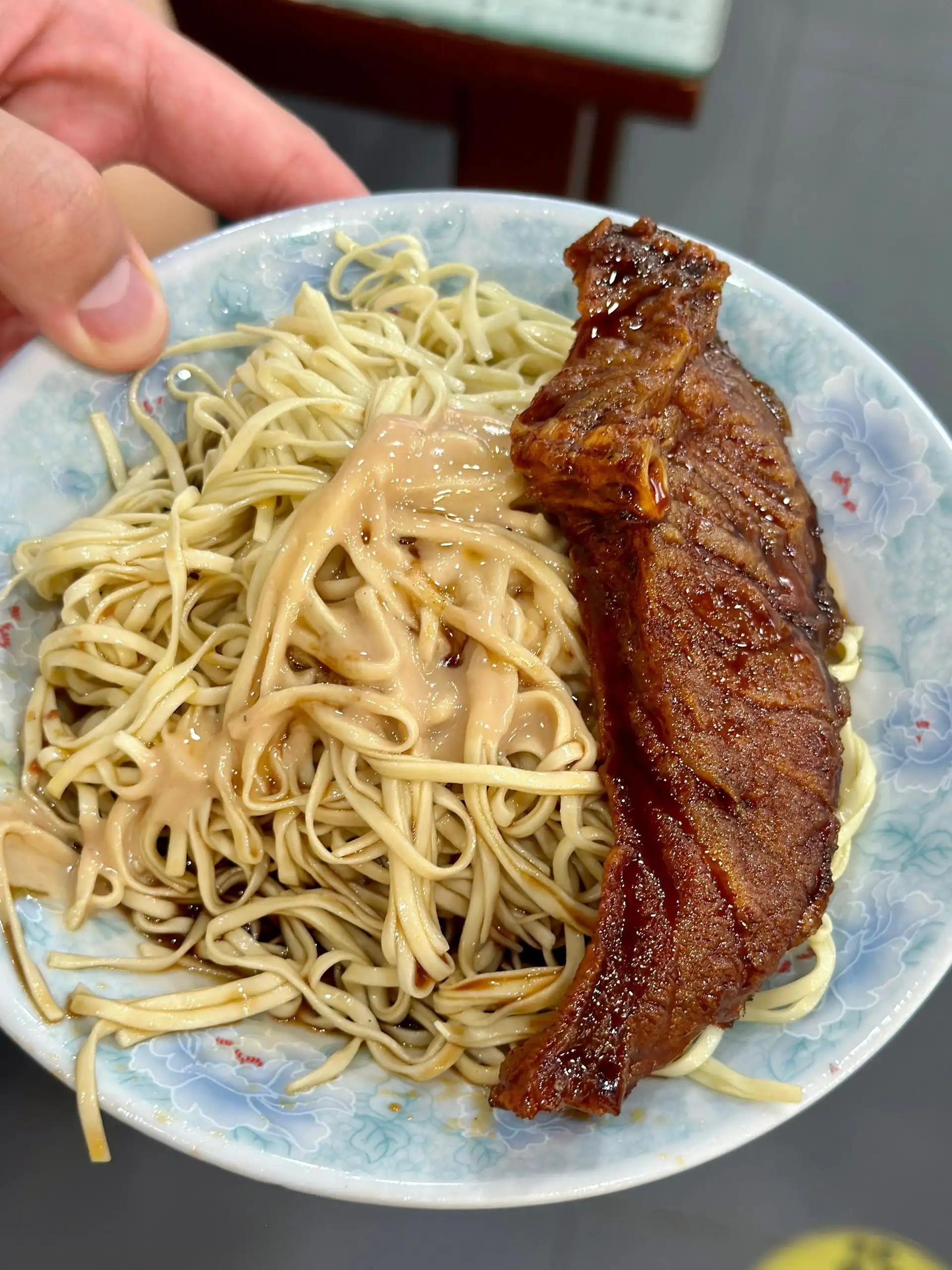 This cold noodle restaurant in Shanghai is really hard to describe - iMedia
