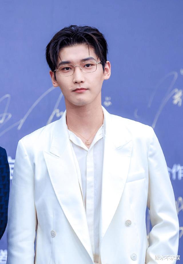 Weibo night male star stunned face pictures, Li Yifeng and Zhu Yilong ...