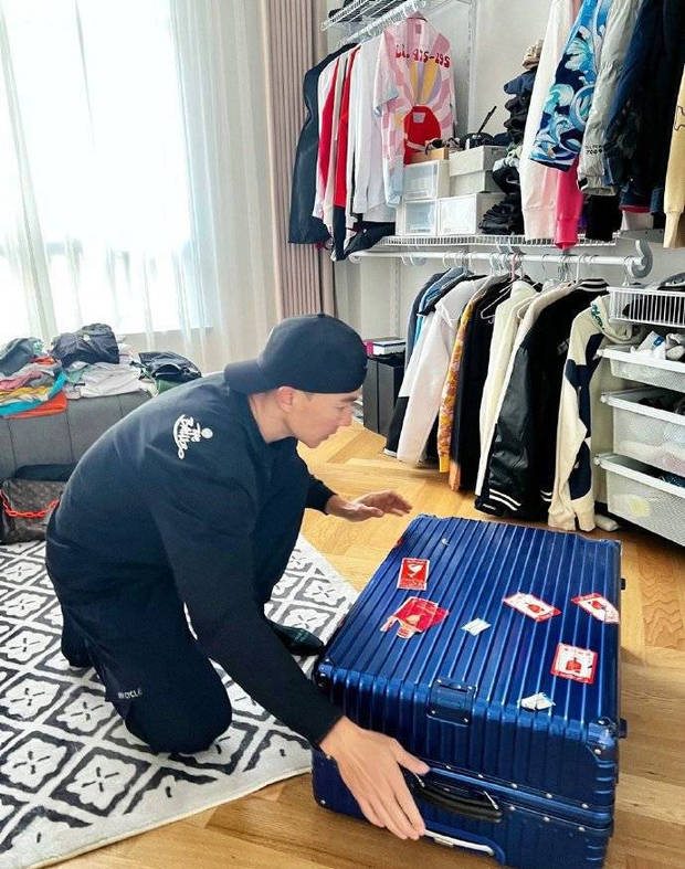 Liu Genghong departs for Australia to watch Jay Chou's concert, hugs ...