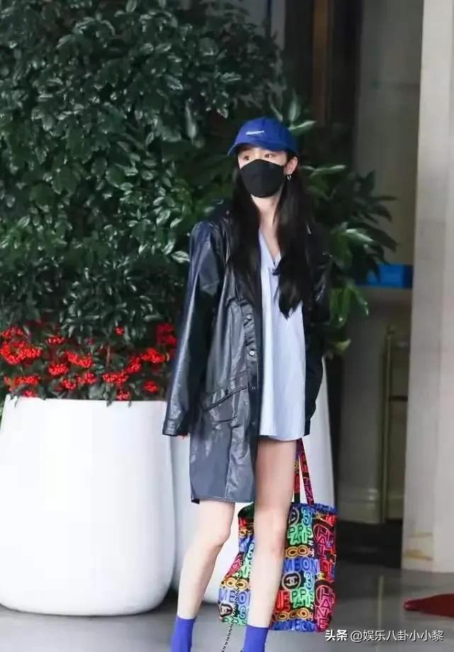 Yang Mi really knows how to wear it! Black leather jacket with ...