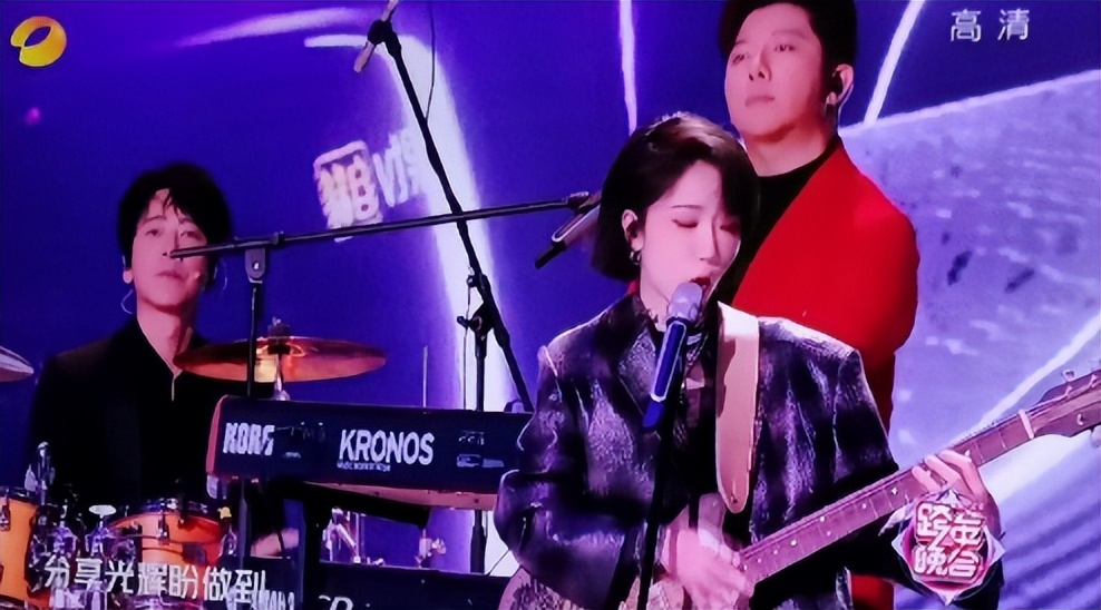 Slots at the New Year's Eve party: Song Qian's fake singing, Yang Mi's ...