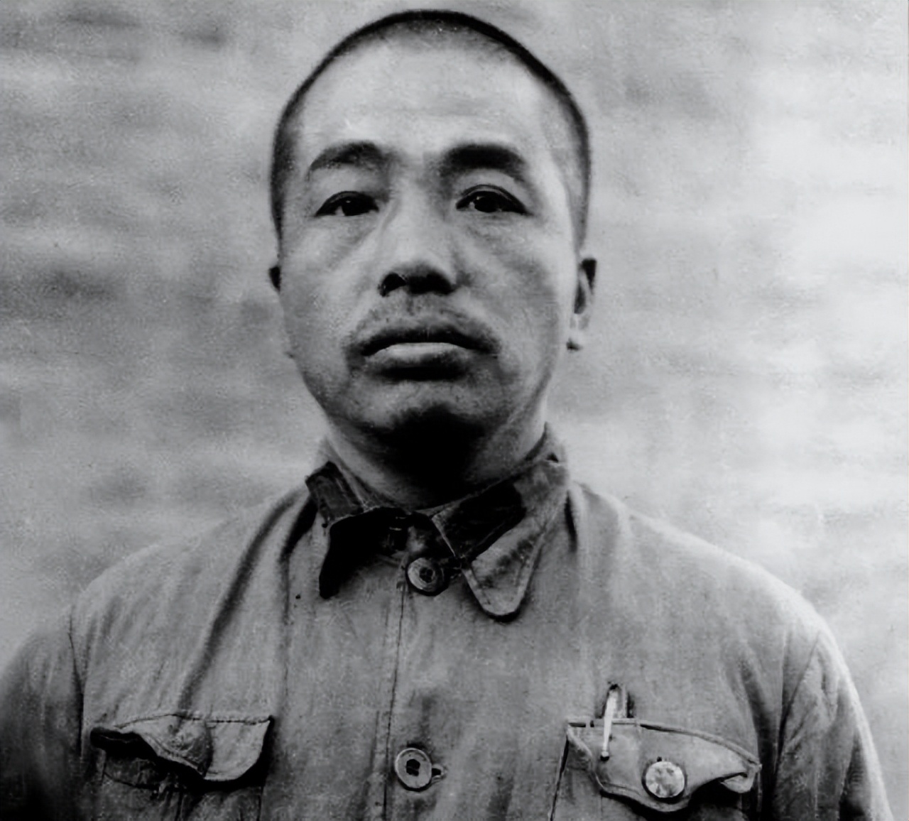 Peng Dehuai and Zhu De played chess in 1953, and Deng Xiaoping watched ...