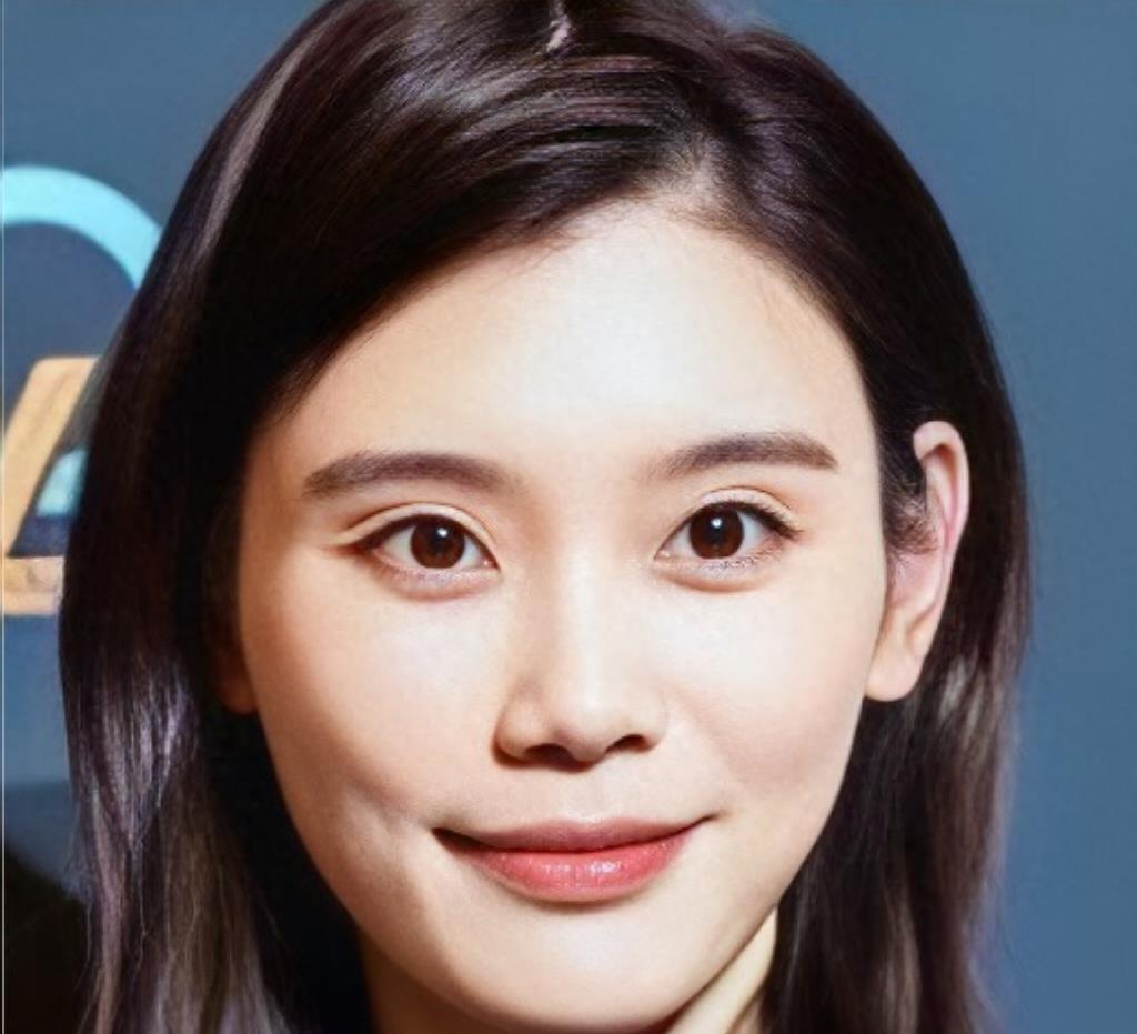 Xi Mengyao and Liang Anqi participated in the event together. They wore simple basic dresses and ...