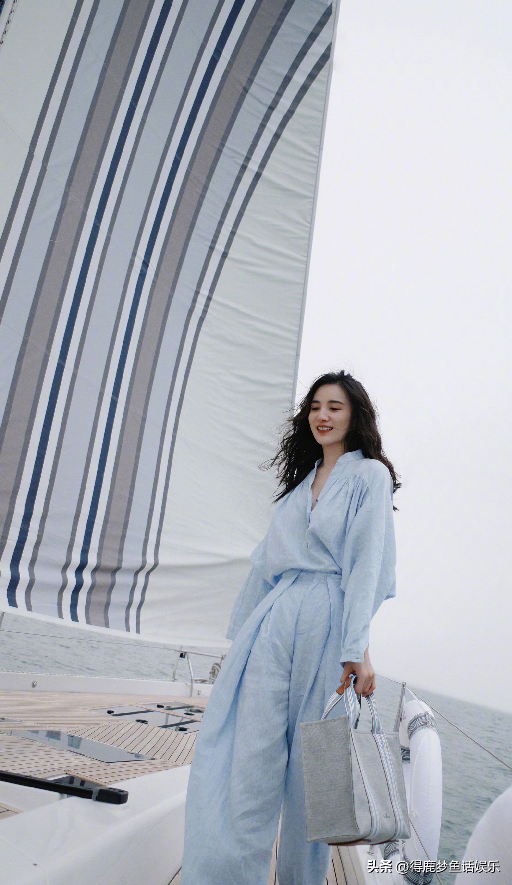 Song Jia's blue suit is easy to shoot, gentle and romantic! - iNEWS