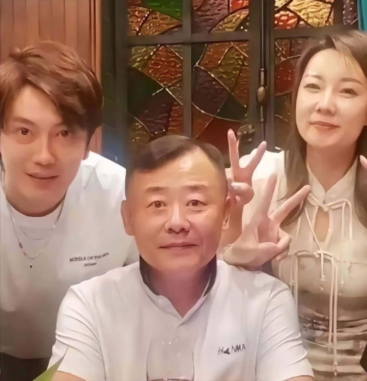 After beating his father-in-law for drugs, Zhou Libo immigrated to the ...