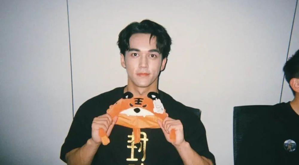 Wu Chuyi revealed that he gave birth to a child out of wedlock at the ...