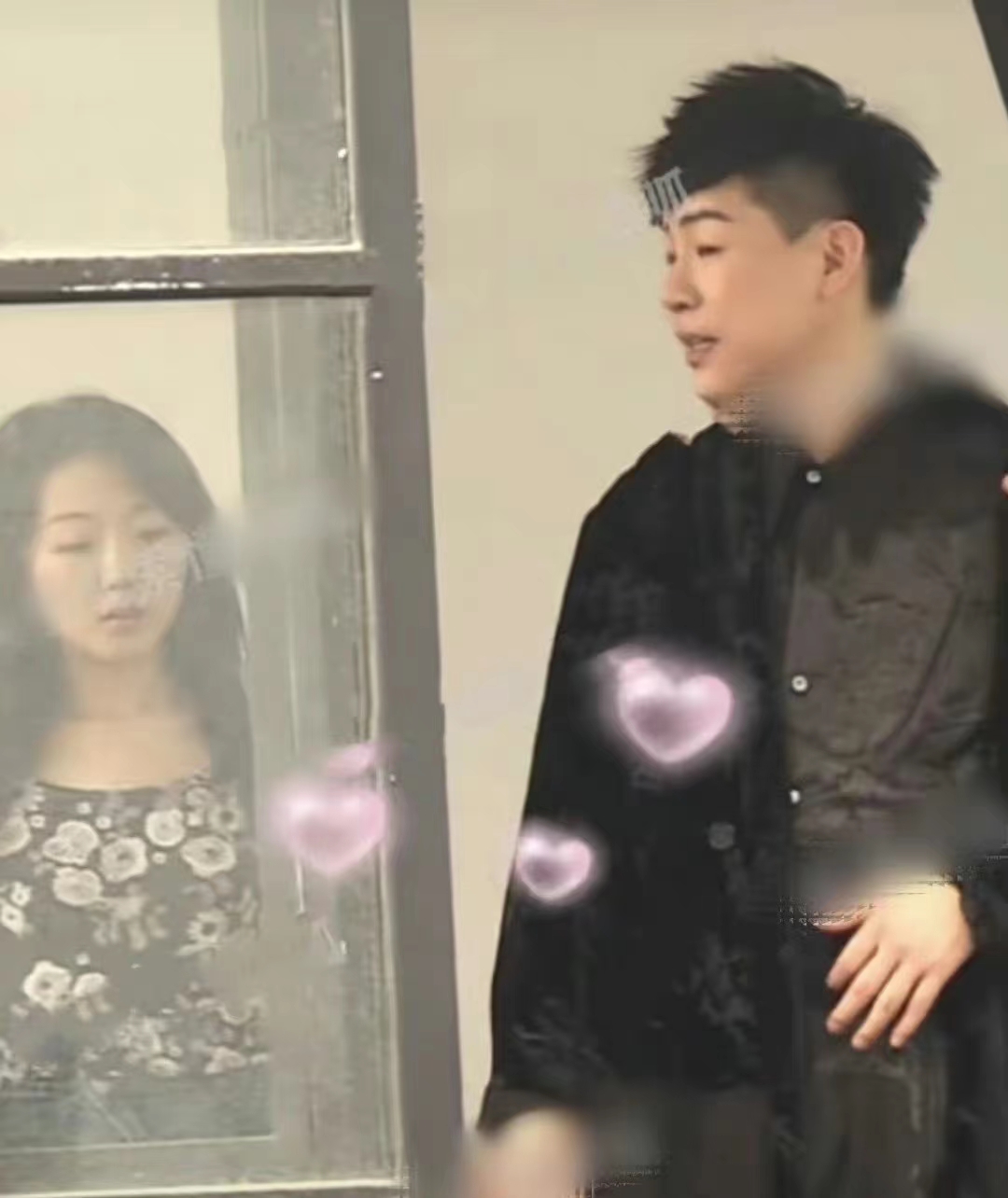 Hu Yanbin was exposed as suspected of having a new love affair. He had a tryst with a mysterious ...