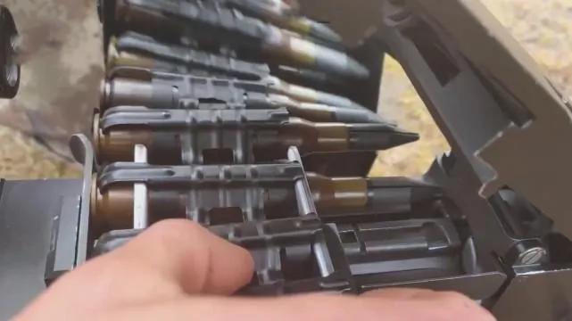 The PLA Marine Corps' heavy machine gun training revealed strange armor ...