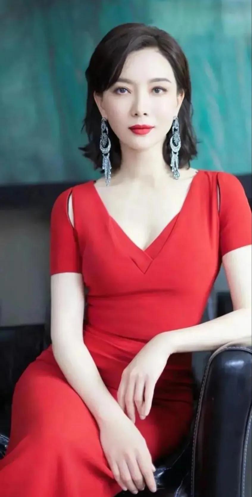 Sexy and charming chest is compelling Chen Shu's photo - iMedia