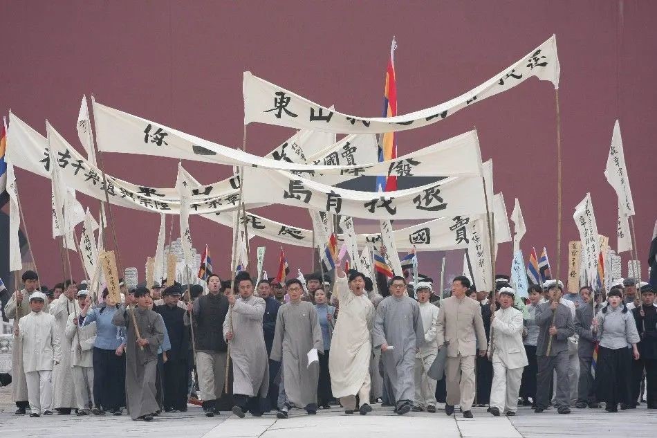 Hearing that Mao Zedong led the Red Army, Lu Xun asked with concern ...