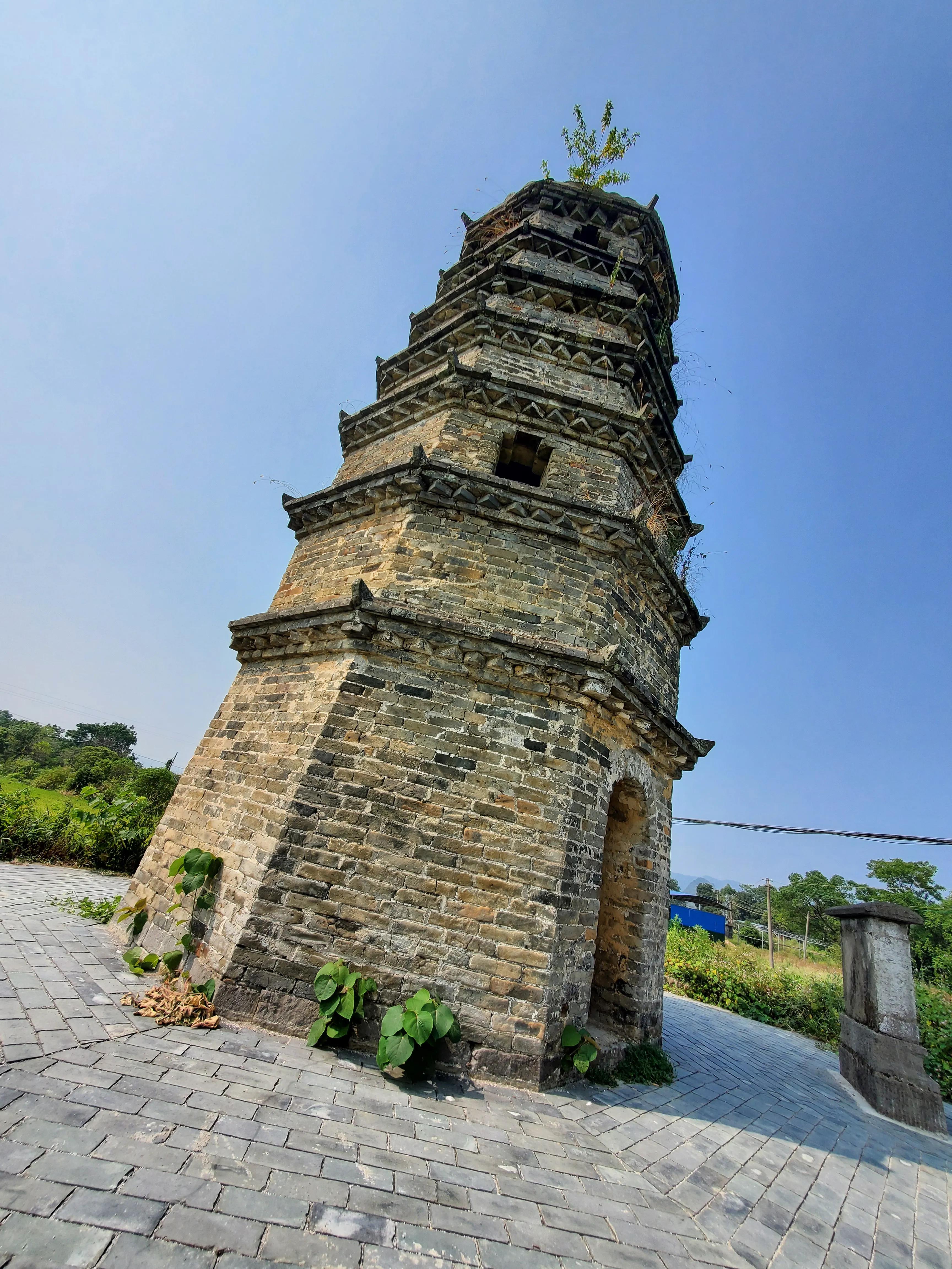 Ancient Brick Pagoda in Liangjiang Town, Lingui District, Guilin - iNEWS