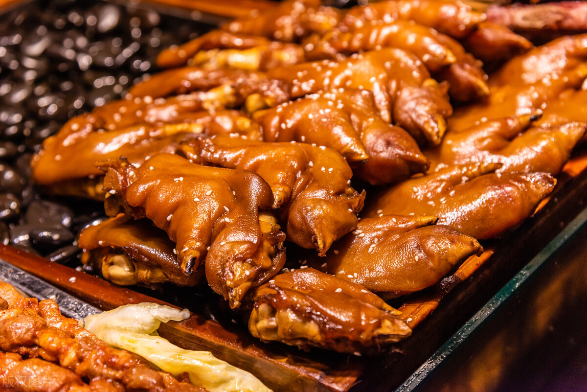 The pork trotters are burnt, the meat is soft and tender, try the ...