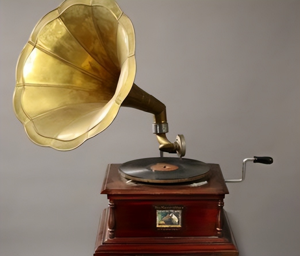 Famous singer Yang Hongji: At the age of 31, he and his wife are set ...