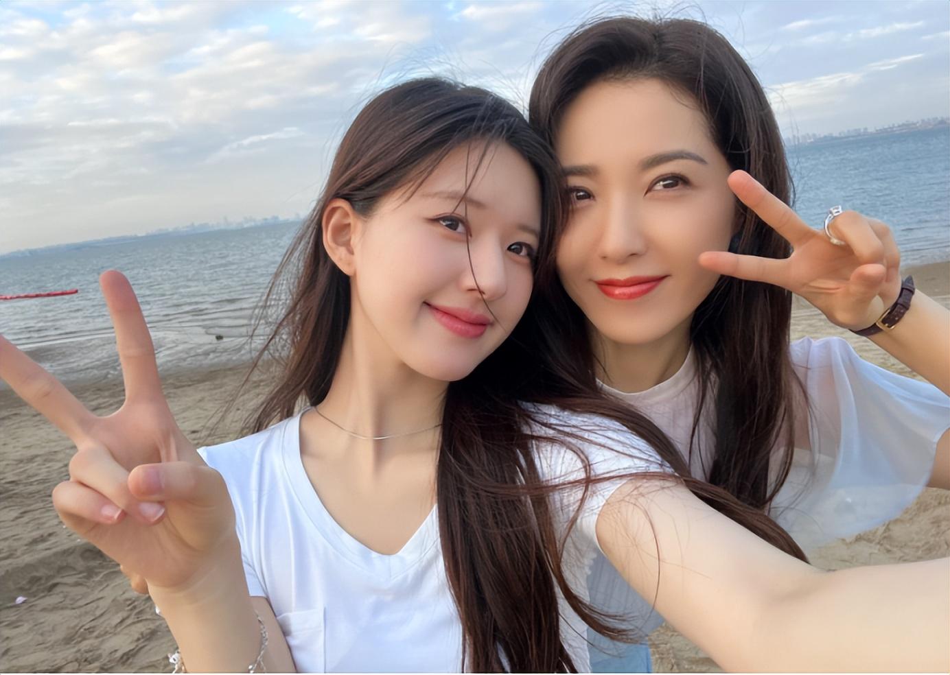 This time, the 47-year-old "unmarried and infertile" Zeng Li surprised ...