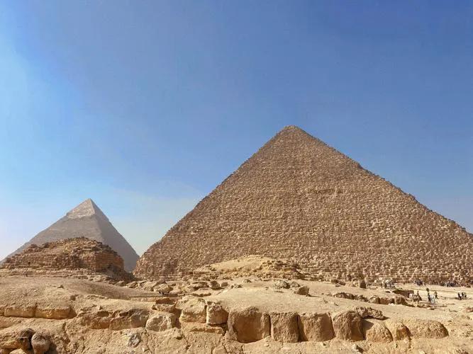 What is the difference between the ancient Egyptian pyramids and the ...