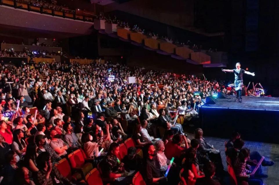 Ga let Deng Zhen·Love the world concert a sensation in Vancouver, the ...