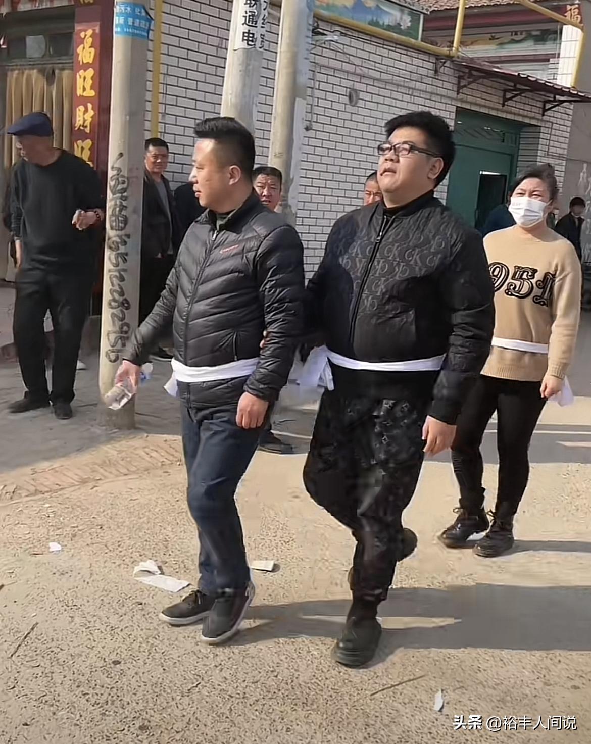 Dai Yuqiang held a funeral for his 91-year-old mother, sparking heated ...