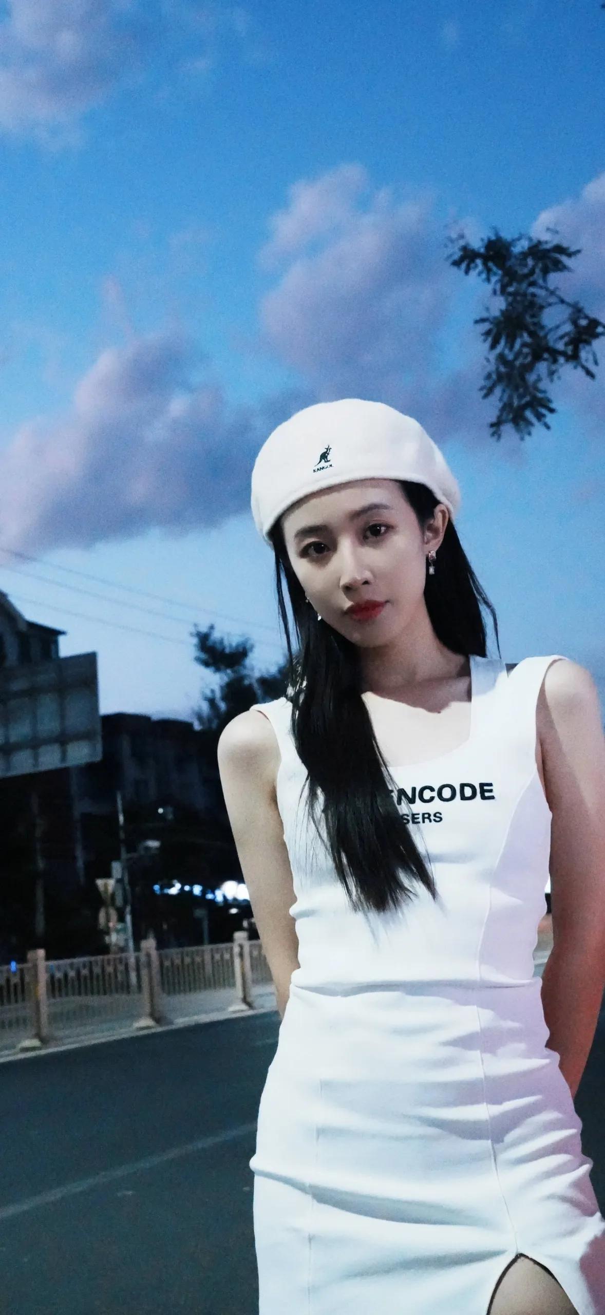 Temperament female singer Ye Jia - iNEWS