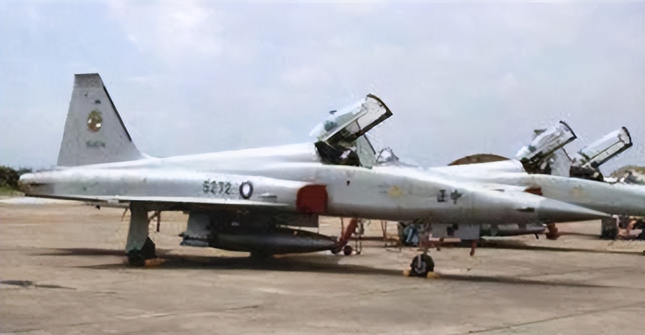 Taiwanese pilot Lin Xianshun stole the plane back to the mainland and ...