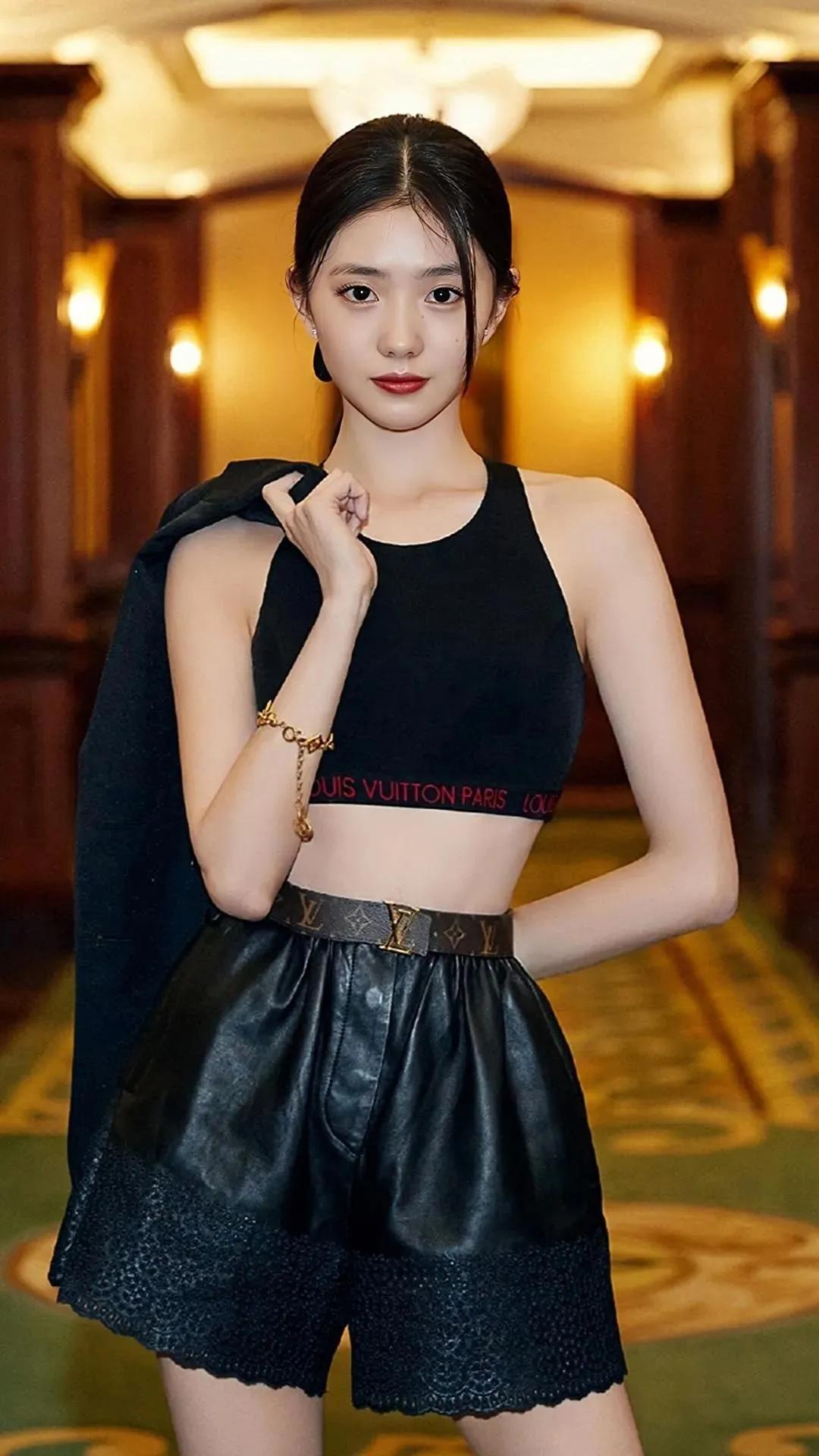 The Most Favored "Moving Girl" Liu Haocun - iNEWS