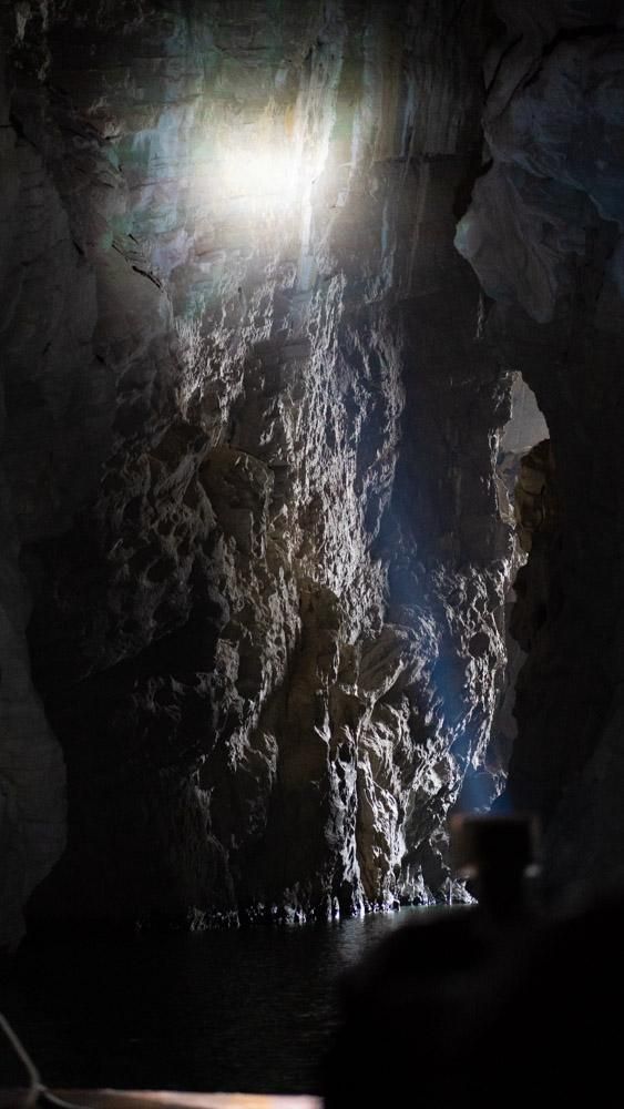 A trip to the Qianjiang Caves in Chongqing - iNEWS