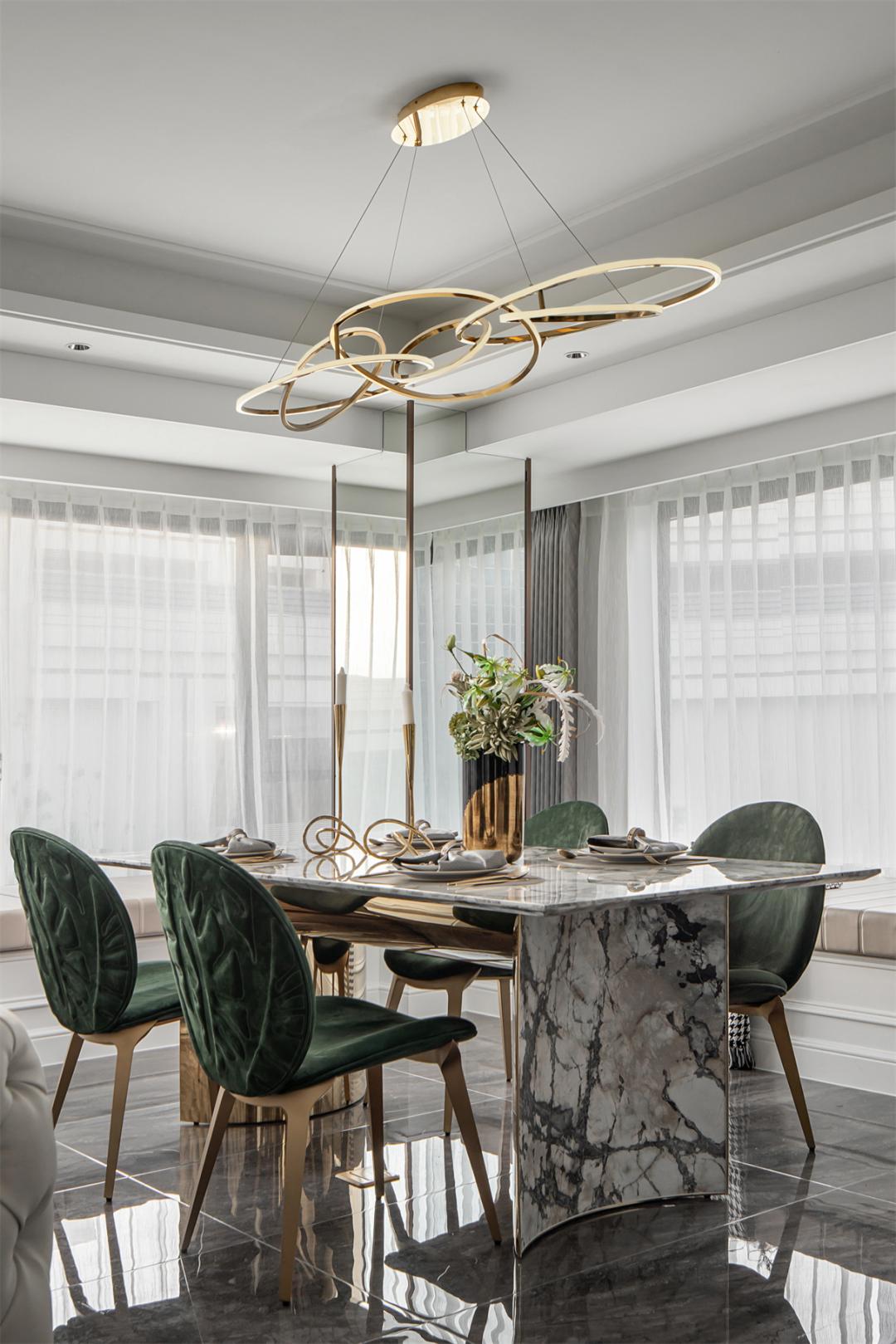 Bright leopard shadow, carving nature - iNEWS