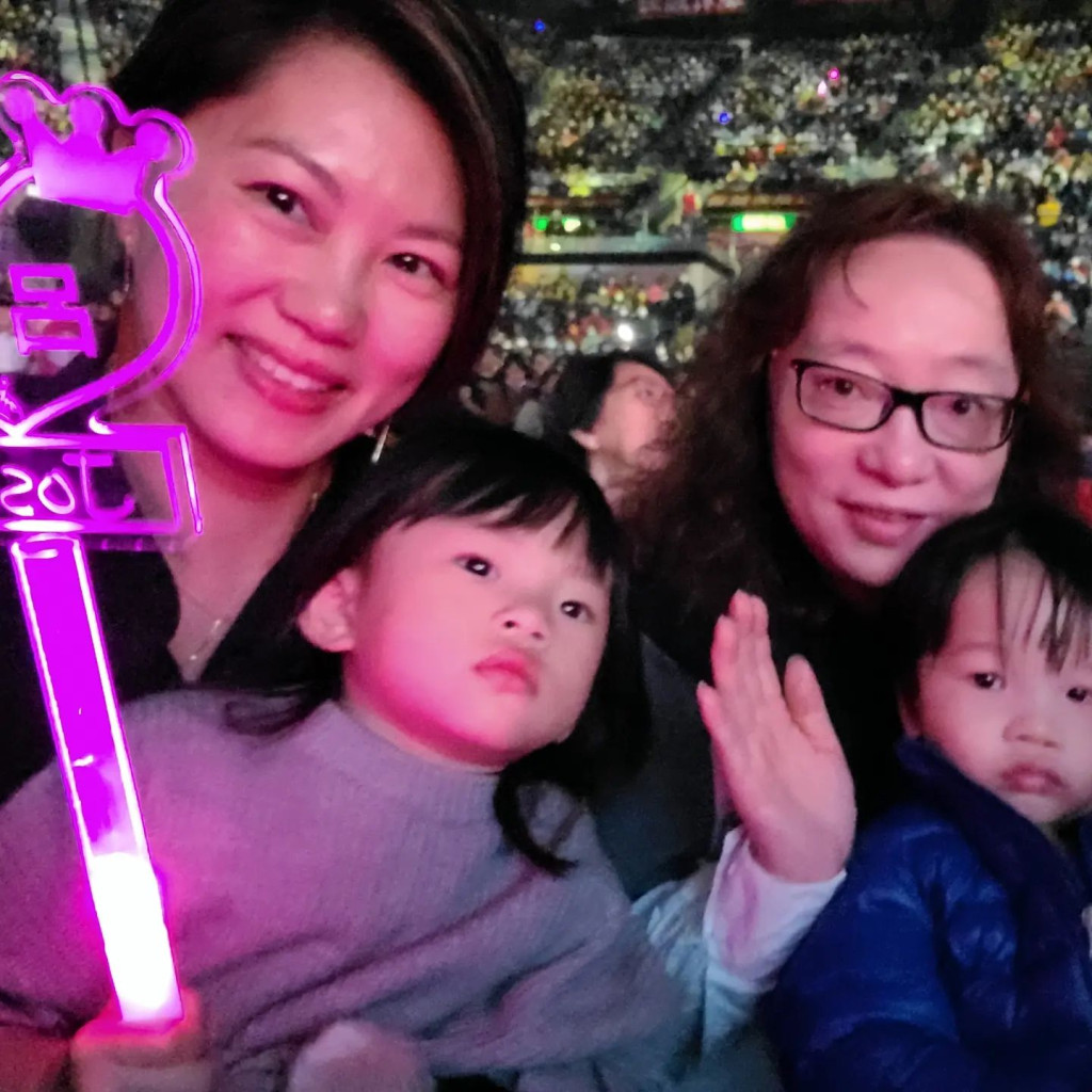 59-year-old Lu Fang is so fat that he has no neck. His 3-year-old ...