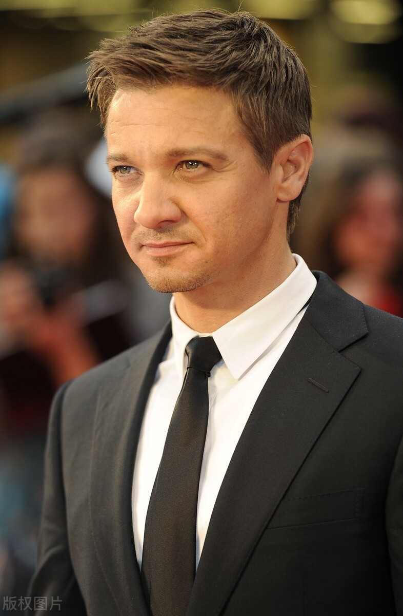 American actor Jeremy Renner posted a message saying he was safe, broke ...