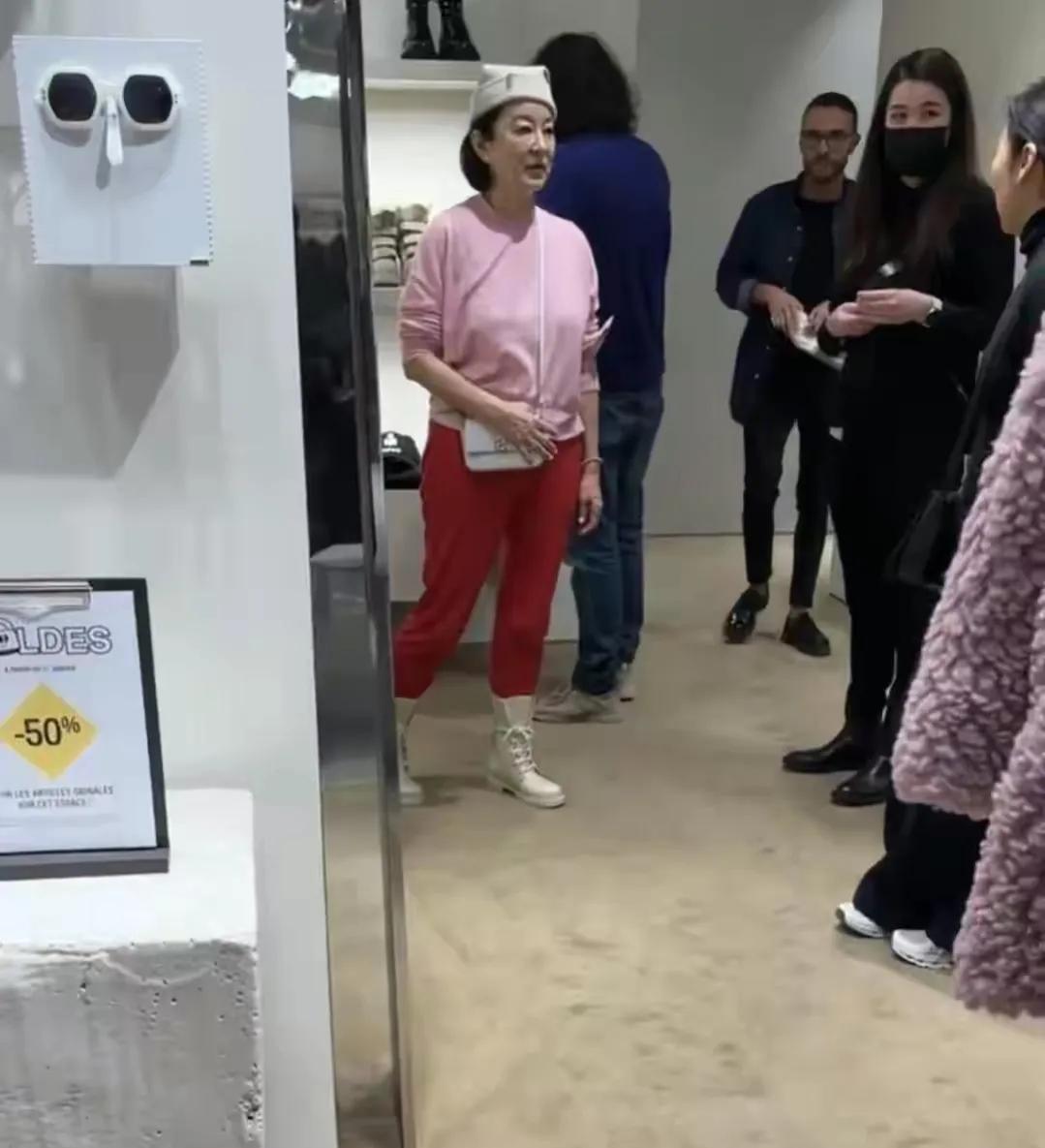 Brigitte Lin appeared shopping in France, 68 years old with an old look ...