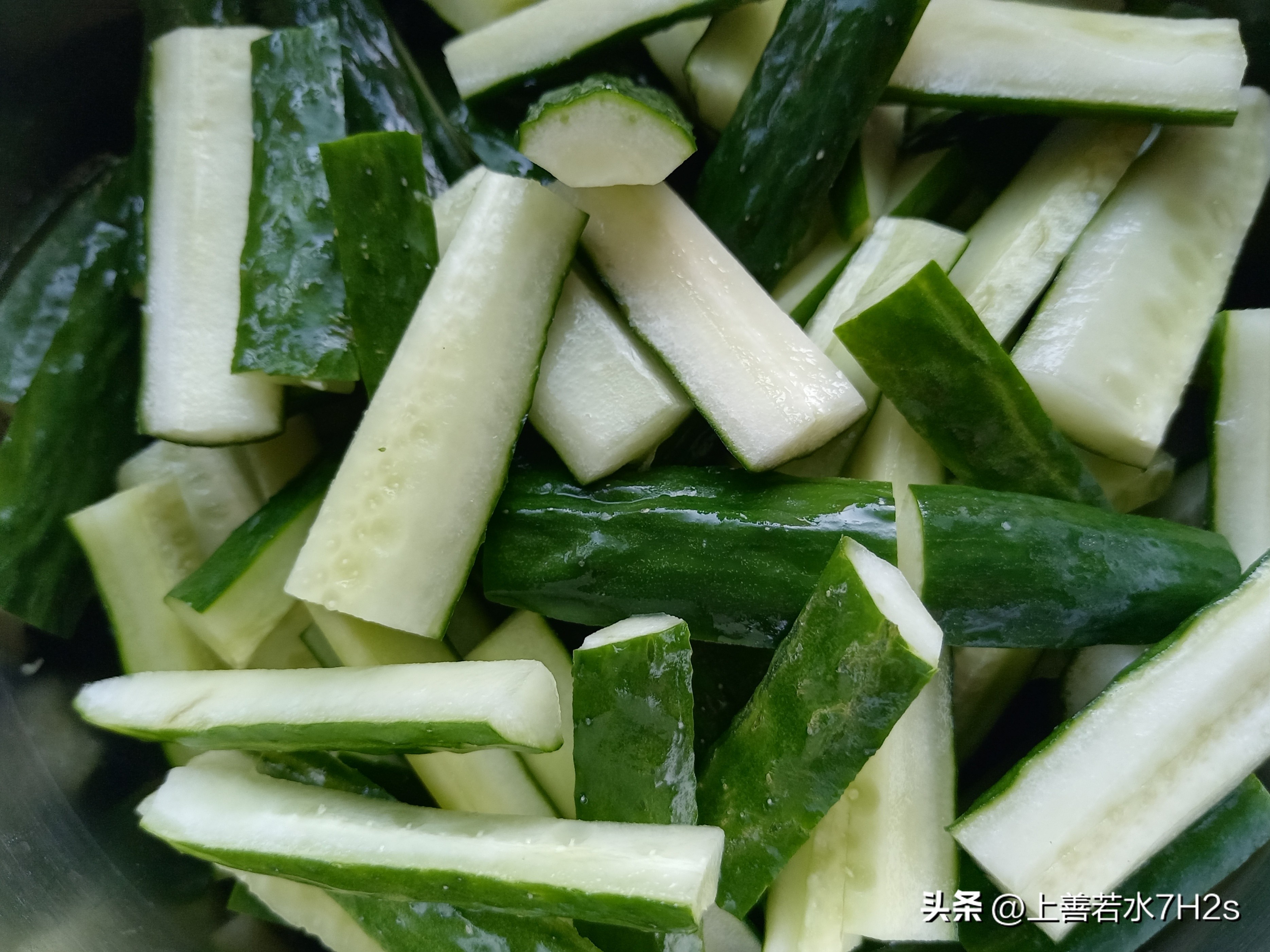 Simple recipe for delicious pickled cucumbers - iMedia