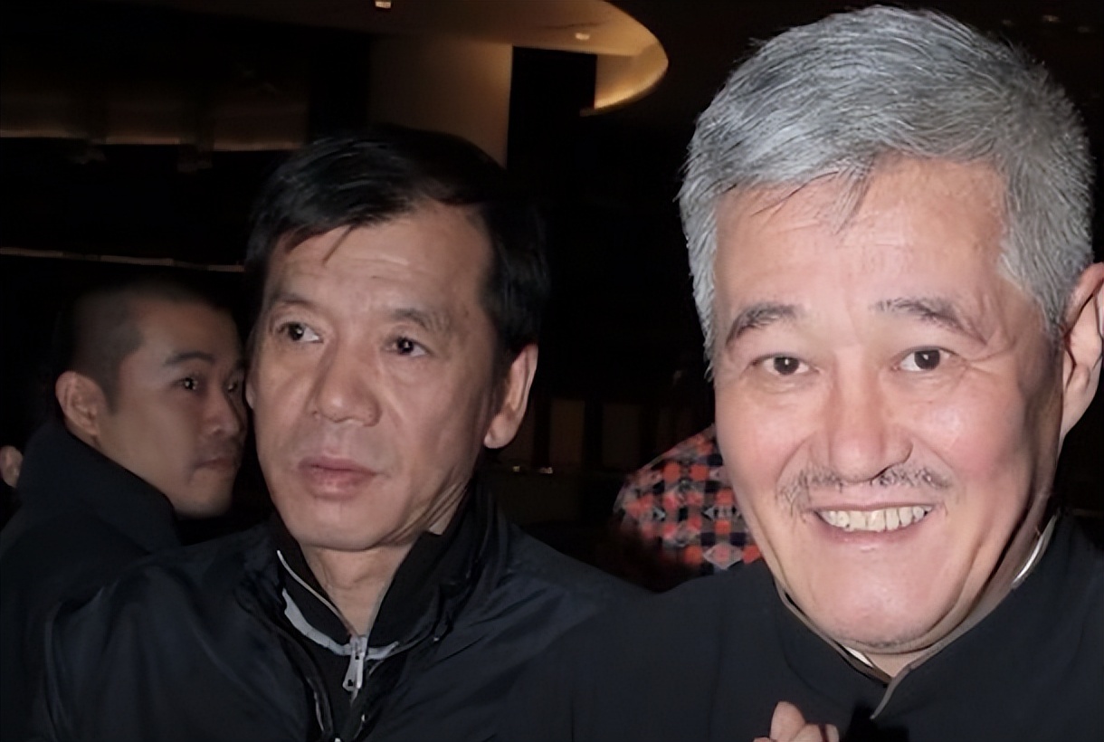 At a birthday party, people in the entertainment circle had tea, and Zeng Zhiwei showed it ...