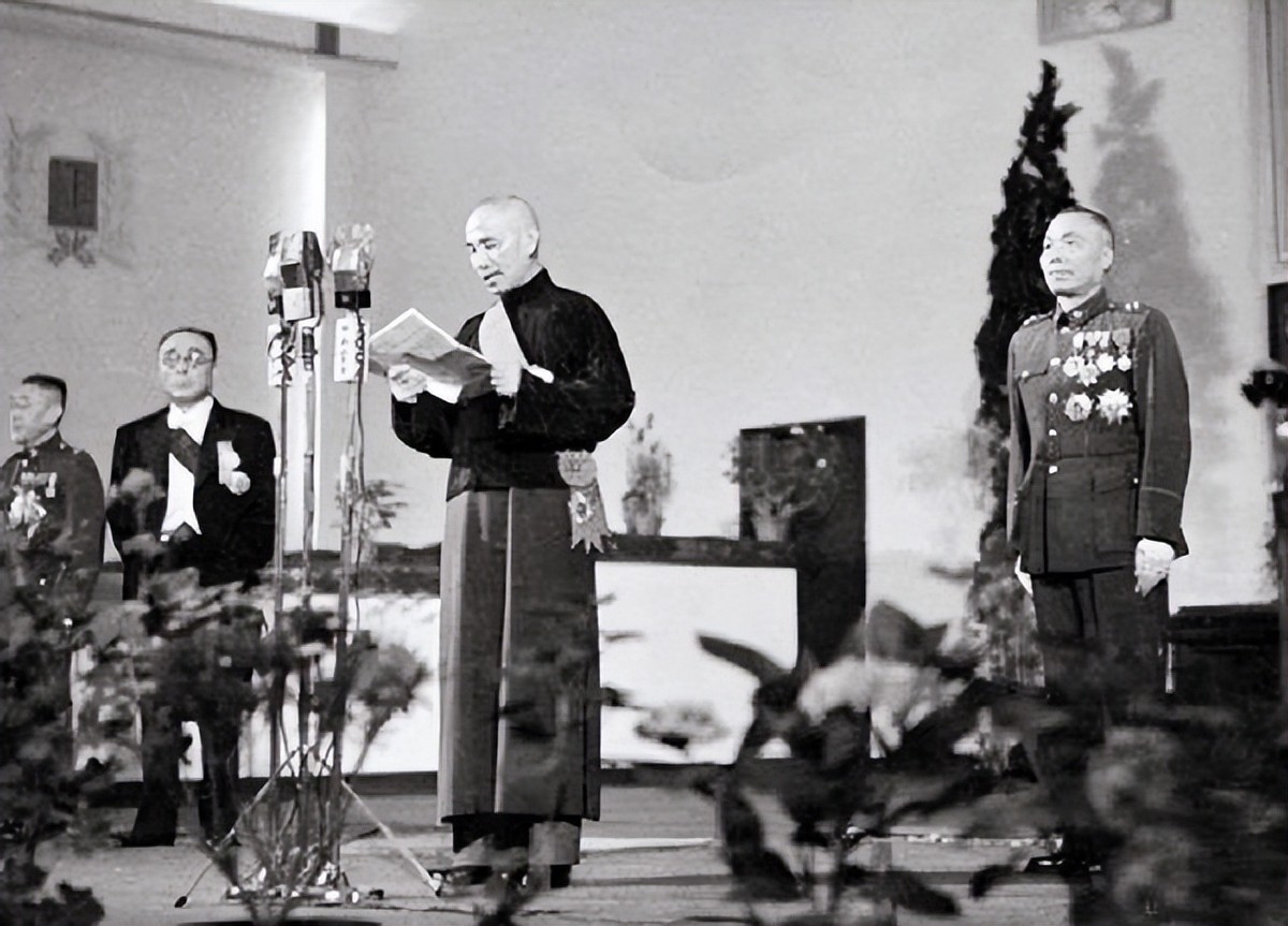 During the War of Liberation, when Chiang Kai-shek was defeated and ...