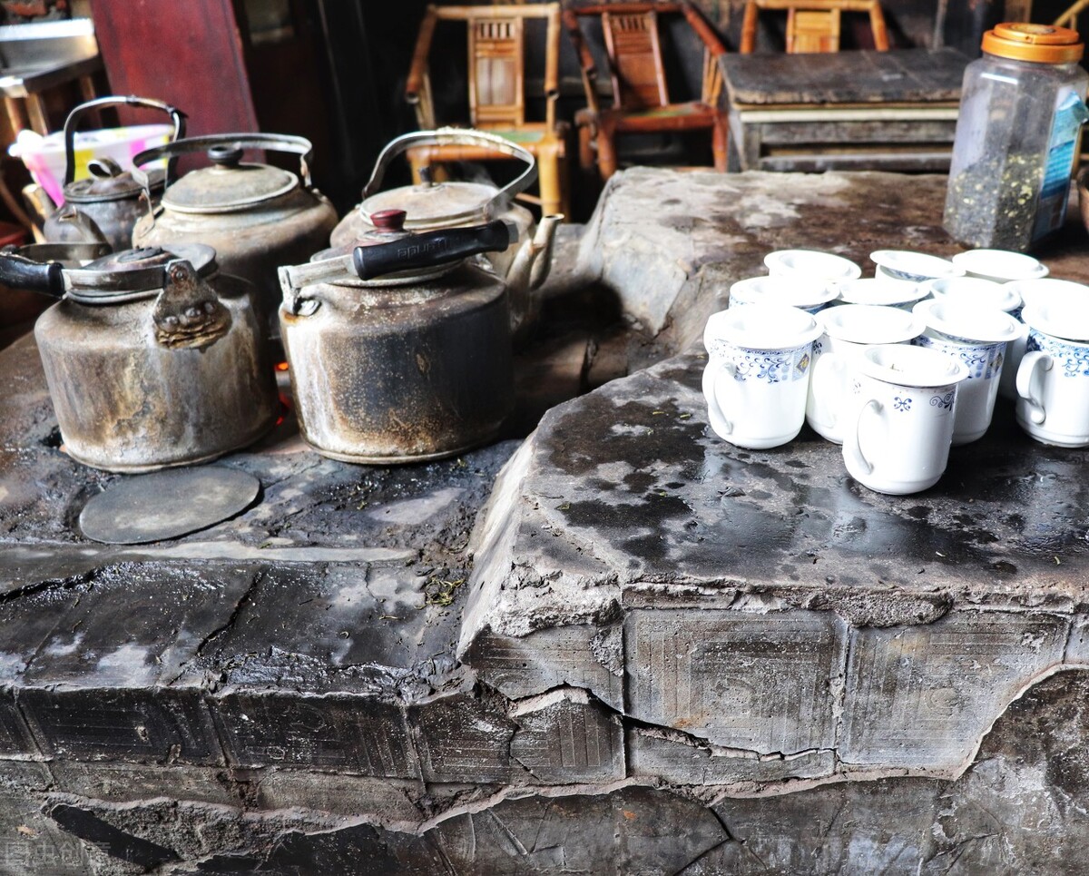 Why are only Chinese people drinking hot water in the world?Is this ...