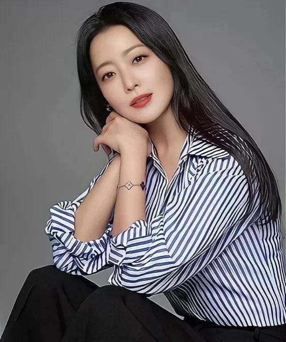 Share pictures - Korean goddess Kim Hee Sun - iMedia