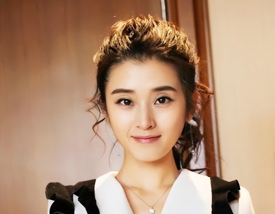 Li Ruojia, the goddess of temperament, used to be the school girl of ...