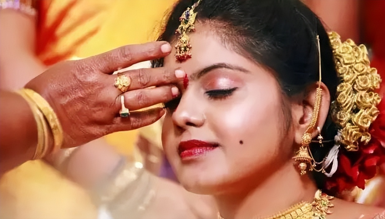 Why do Indians always have red dots on their foreheads? Take you to ...