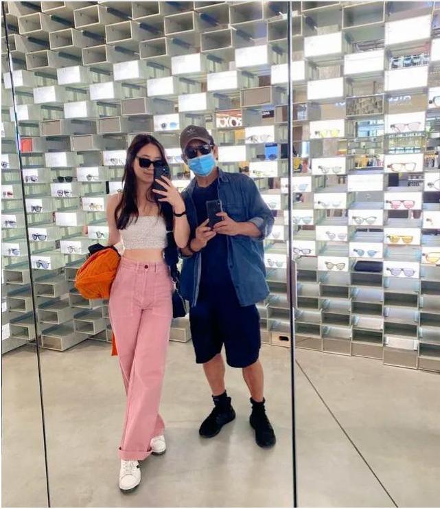 The Jet Li family has lived in Europe for a long time!The two daughters ...