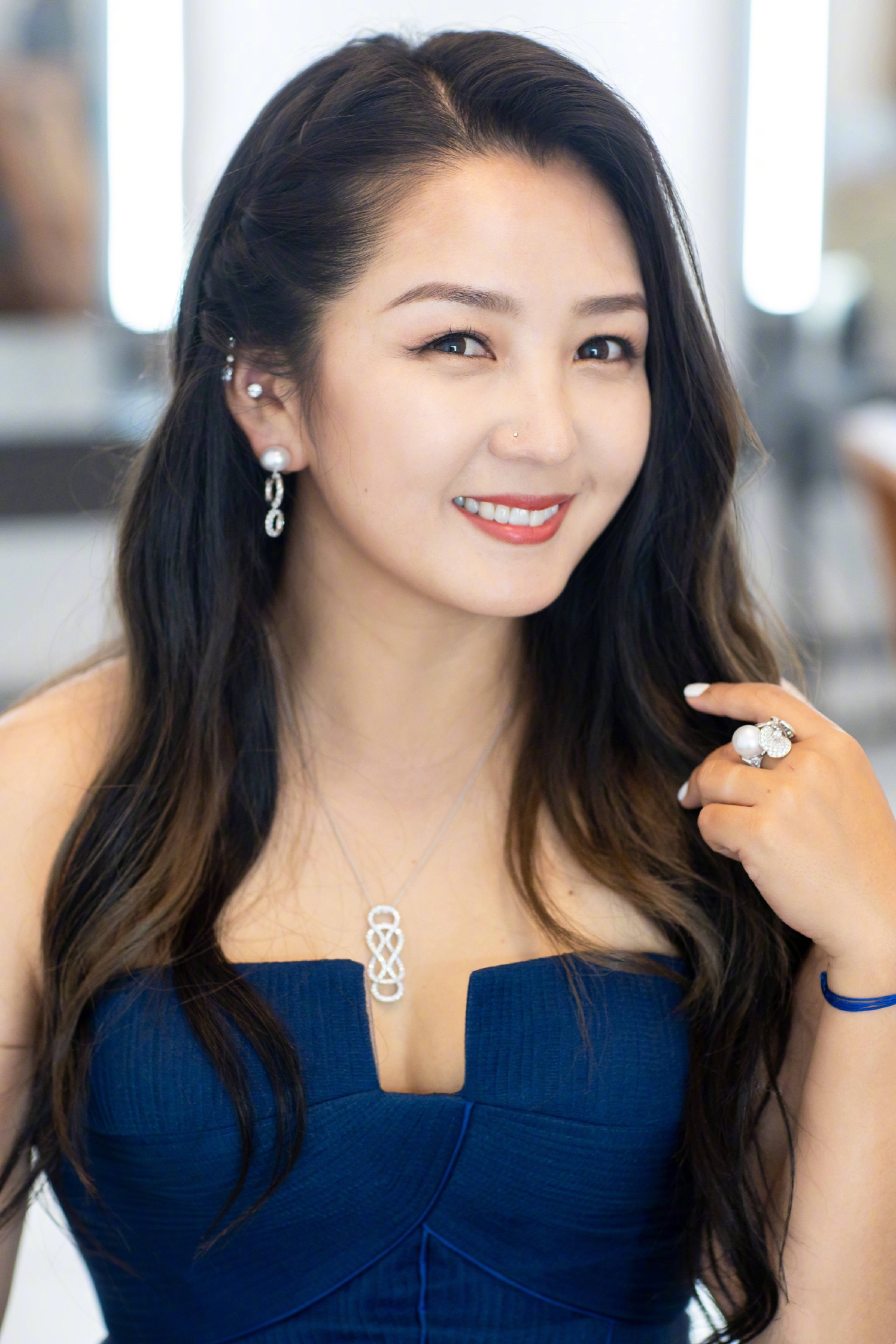 After a failed marriage, 3 children and 2 fathers, what does He Jie ...