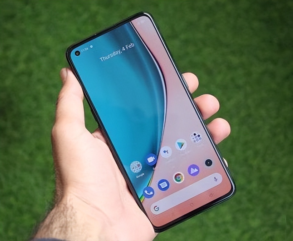 Why are more and more manufacturers returning to straight screens? - iNEWS