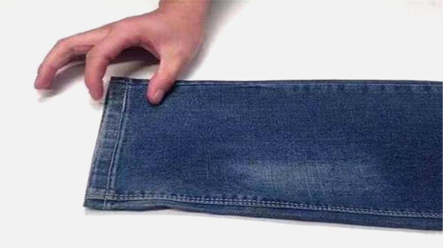 You don't need to cut the trousers when they are long. I will teach you ...