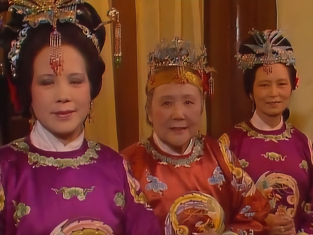 A Dream of Red Mansions: As a junior, how dare you laugh at Mrs. Xing ...