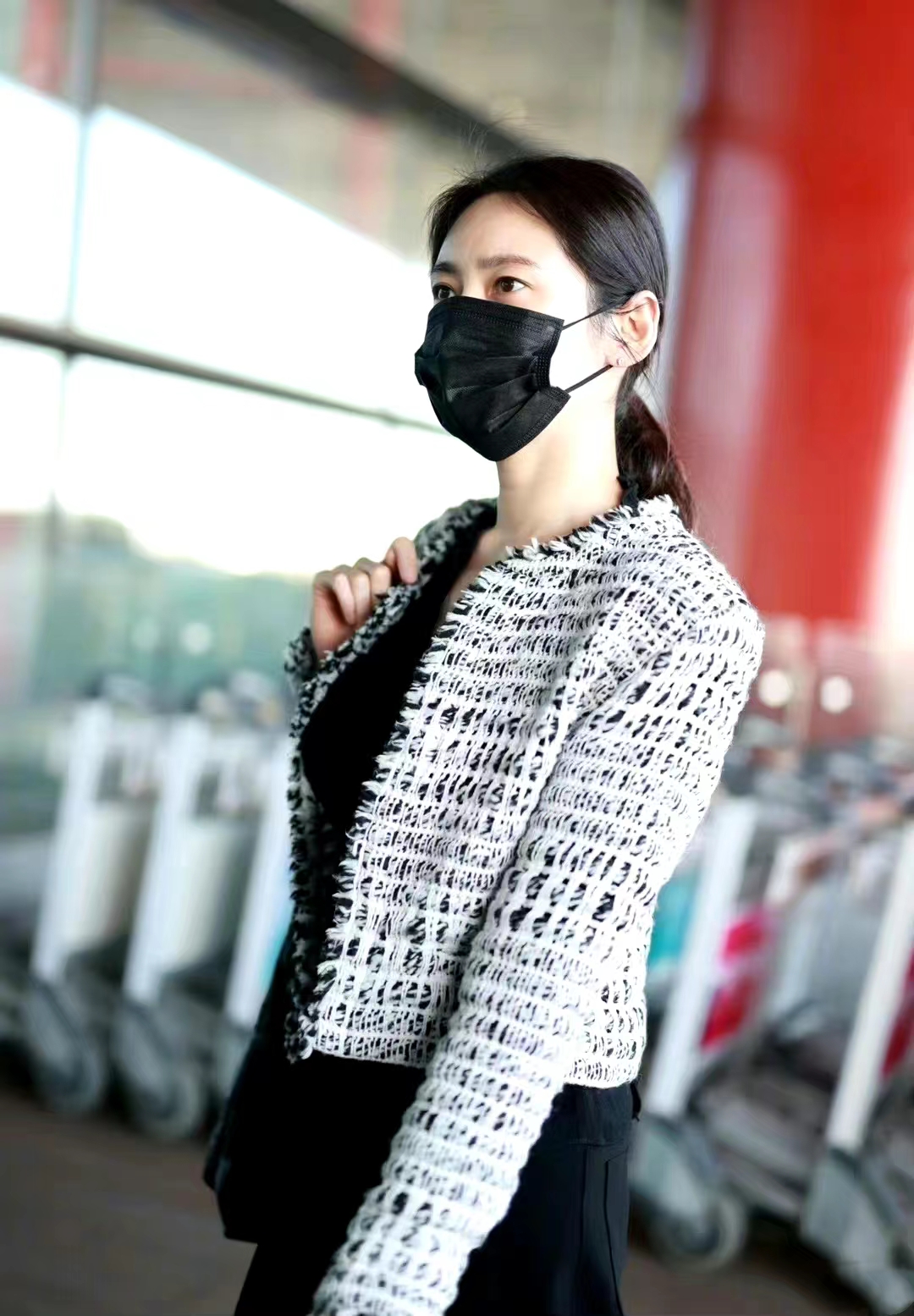 Choo Ja Hyun set off to record Sister Lang 4, wearing a short duffel ...