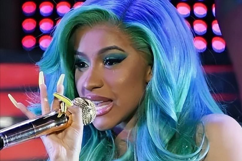 No lower limit! American actress Cardi B performed without underwear ...