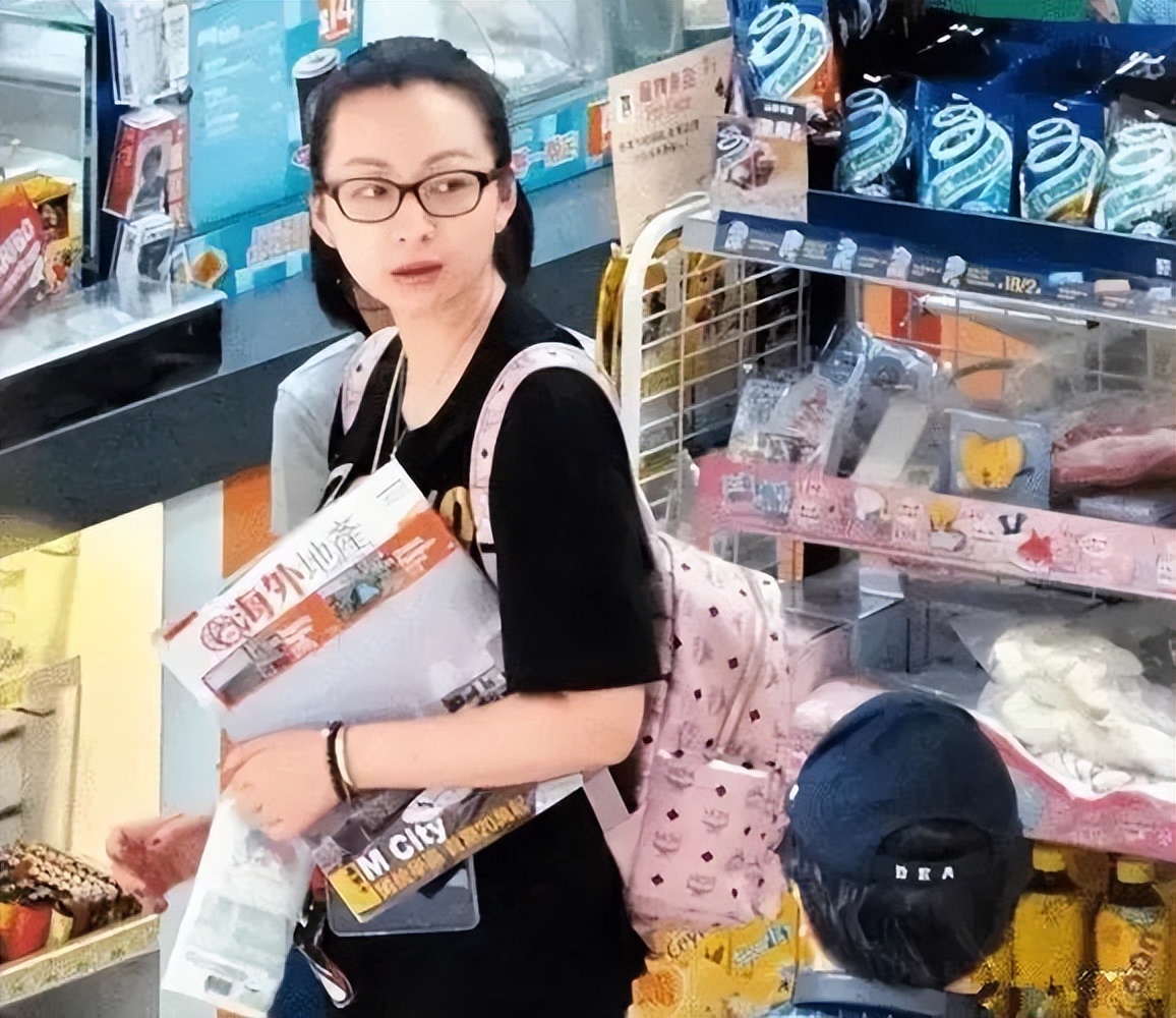 Wen Zhaolun's high-profile show of affection!His wife, 20 years younger ...