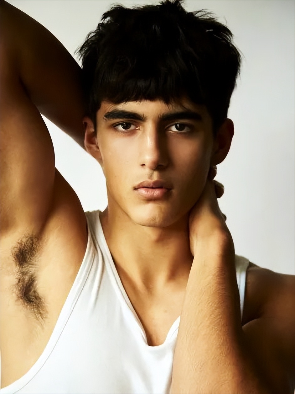 New male model Akbar Shamji Jr. was born in a wealthy family, and his ...