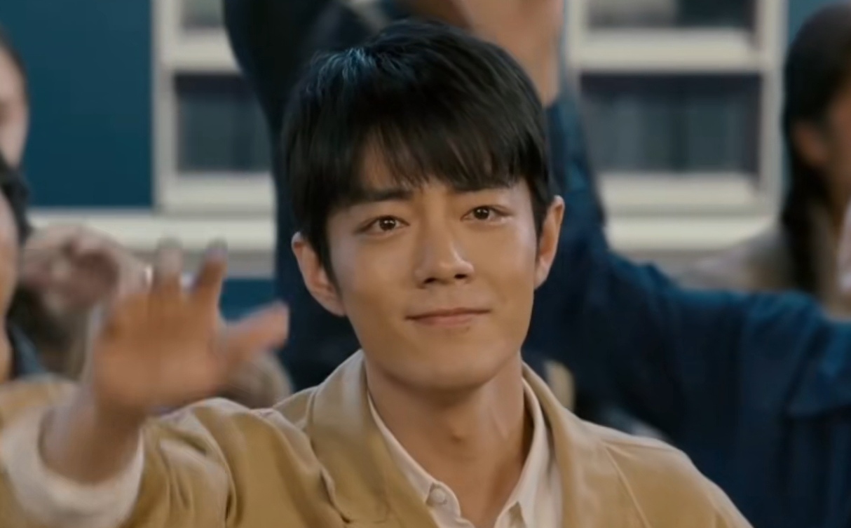 Staring, pursing lips and frowning all the way, "The Sea in Dream" Xiao ...