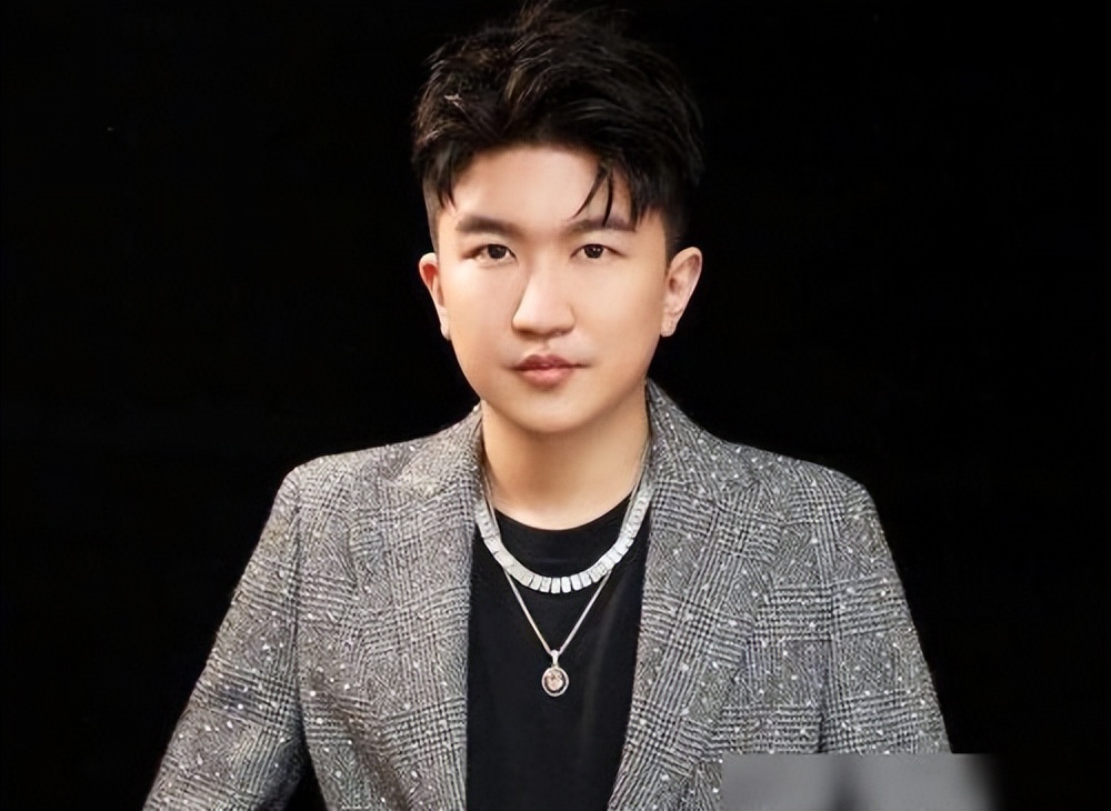 He looks like a girl who is disgusting, but the entertainment industry ...