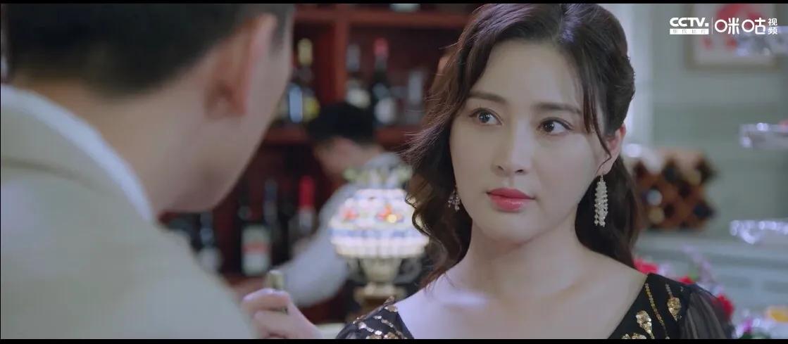 The dialogue between Chen Yuting and Zhao Yunfei in the spy war drama "Faith" hints at Ma Wu's ...